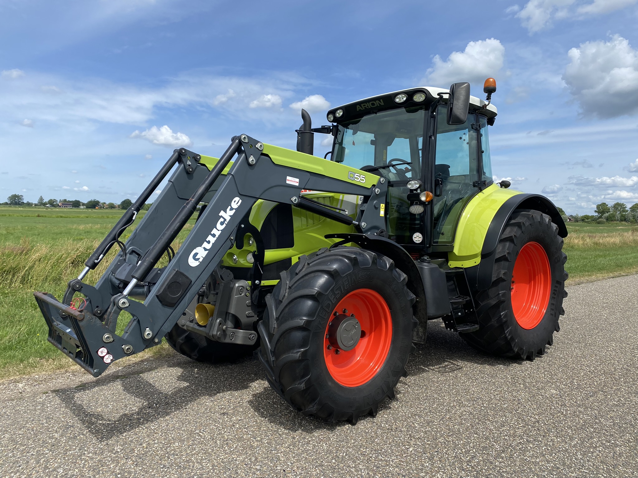 CLAAS ARION 610 met QUIKE Q55 - Van den Berg Mechanisatie